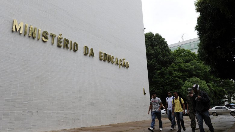 Bloqueio total do MEC nas universidades foi de 3,4%, defende Governo ...