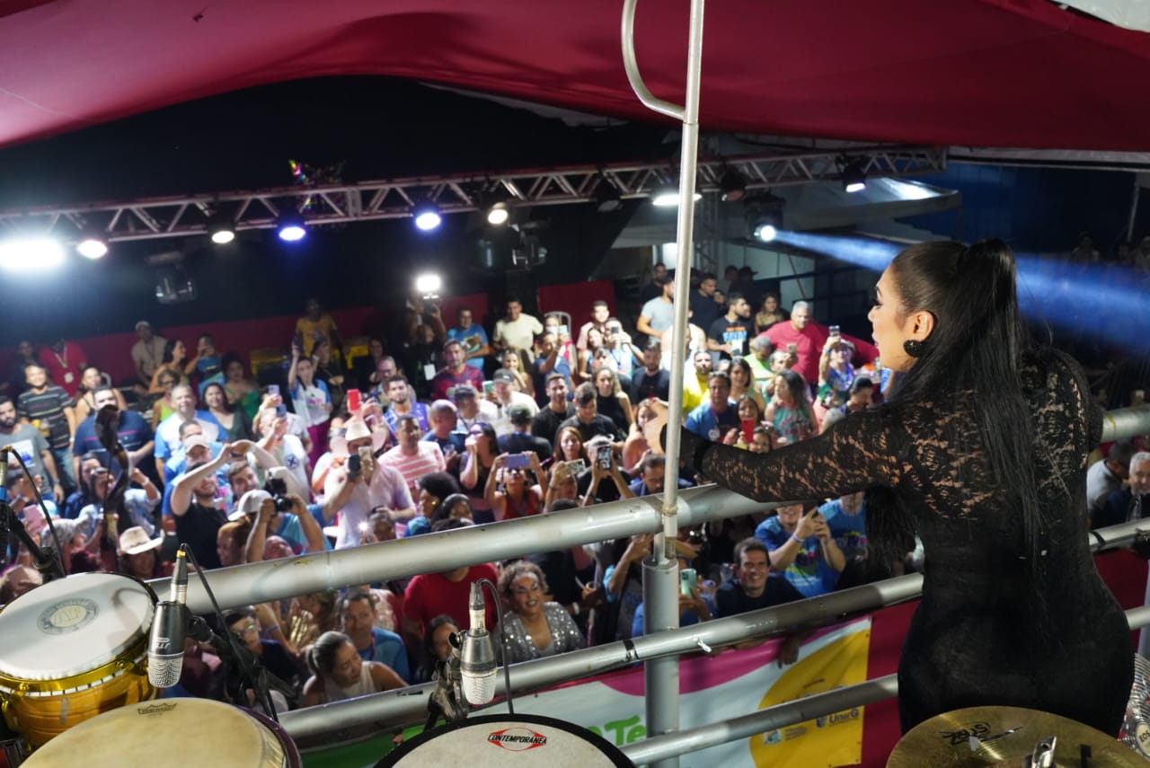 Penúltima noite do carnaval de Gurupi é marcada por show de Naiara ...